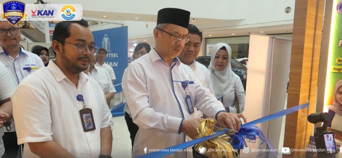 Rektor UMA Resmikan Stand PMB 2026-2027 di Plaza Medan Fair